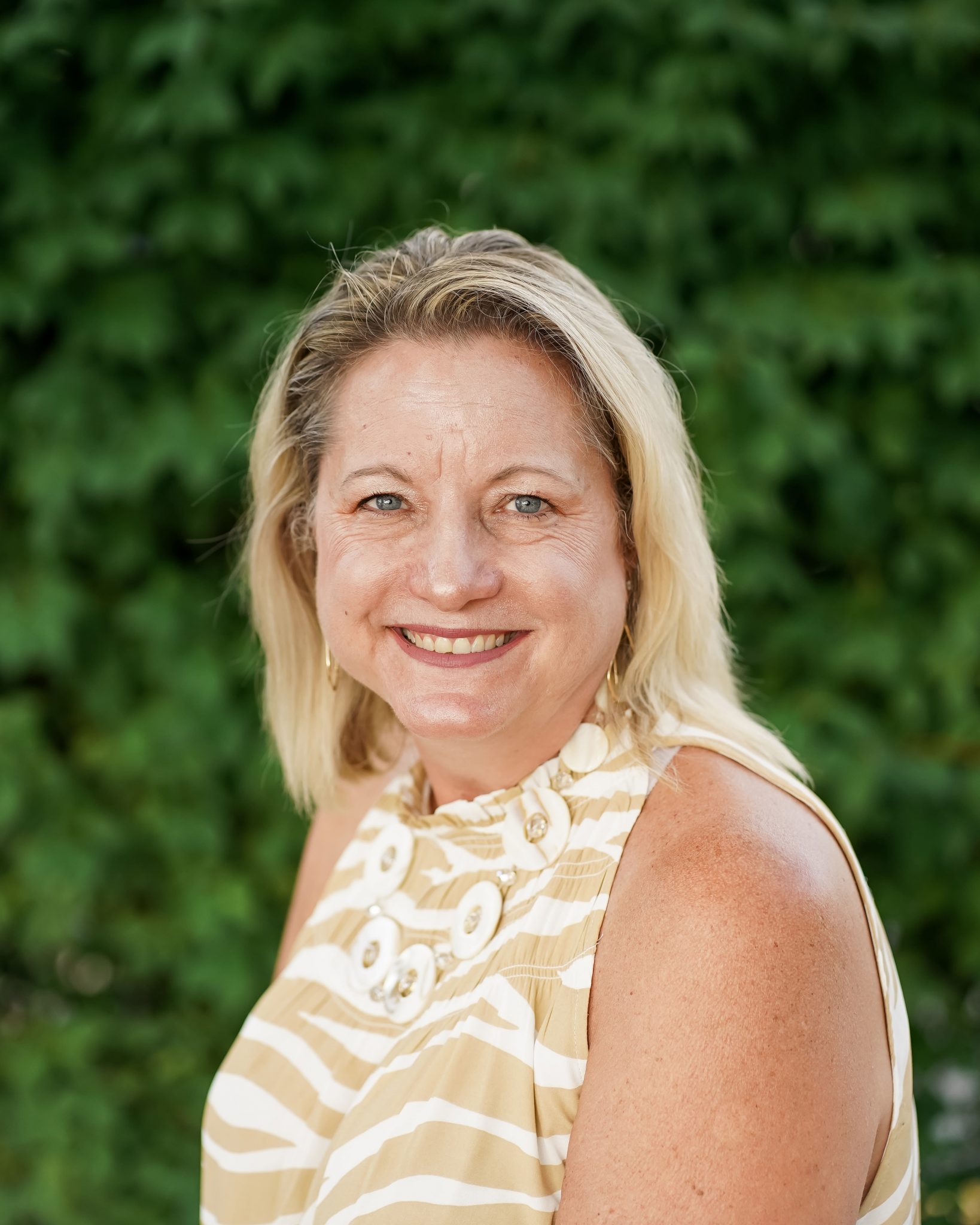 Julia Lloyd's Instagram, Twitter & Facebook on IDCrawl